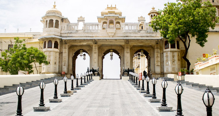 City Palace Udaipur (Entry Fee, Timings, History, Built by, Images ...